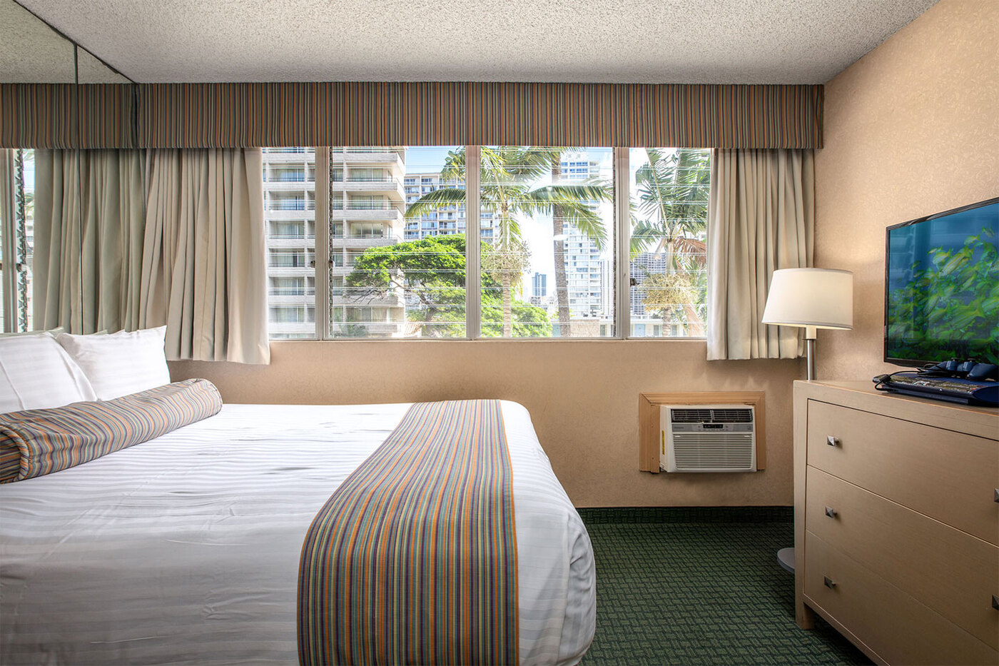 Honolulu Hotel Rooms With Balcony | Aqua Aloha Surf Waikiki
