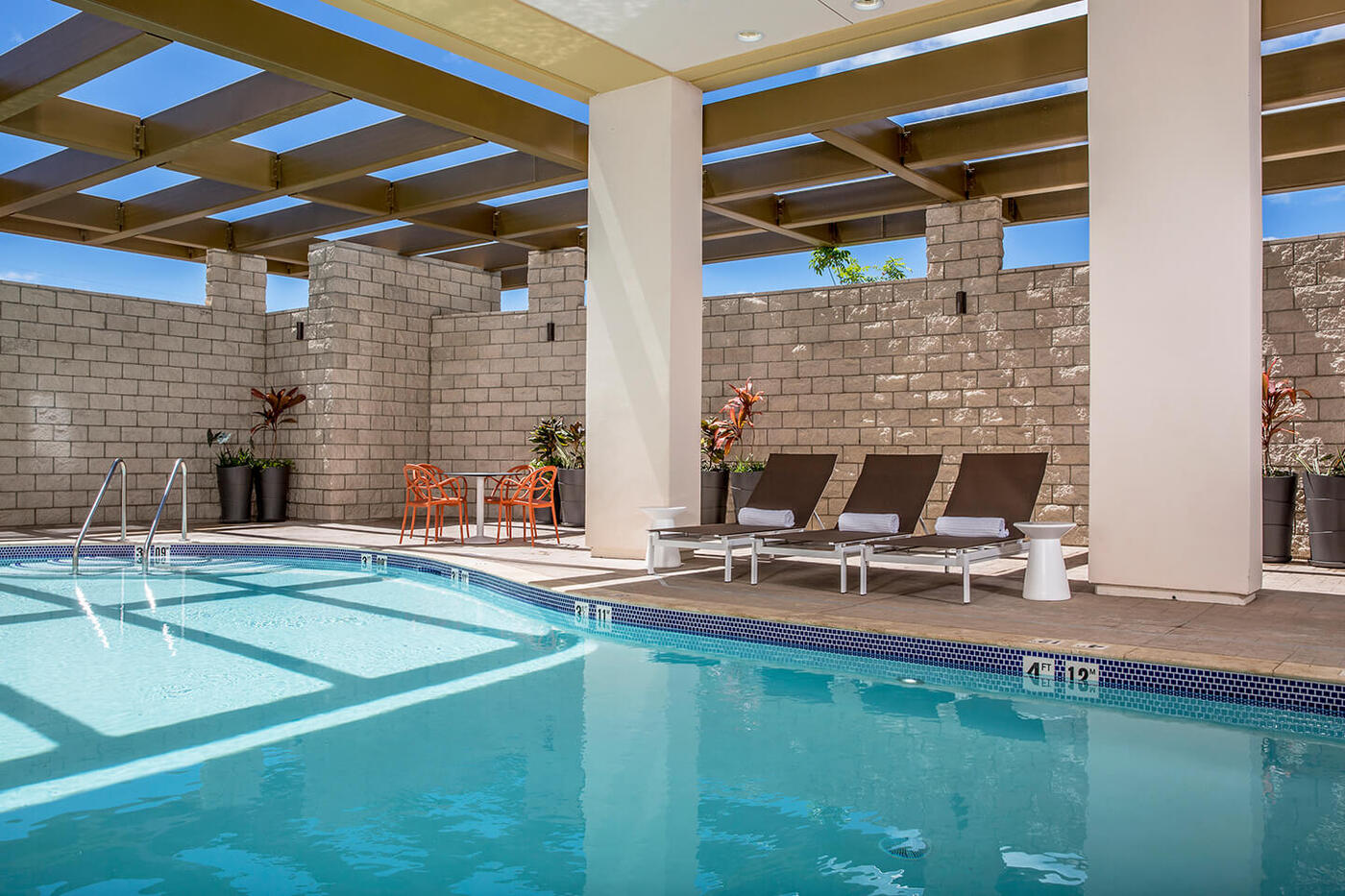 Hampton Inn & Suites Oahu/Kapolei | Aqua-Aston Hotels