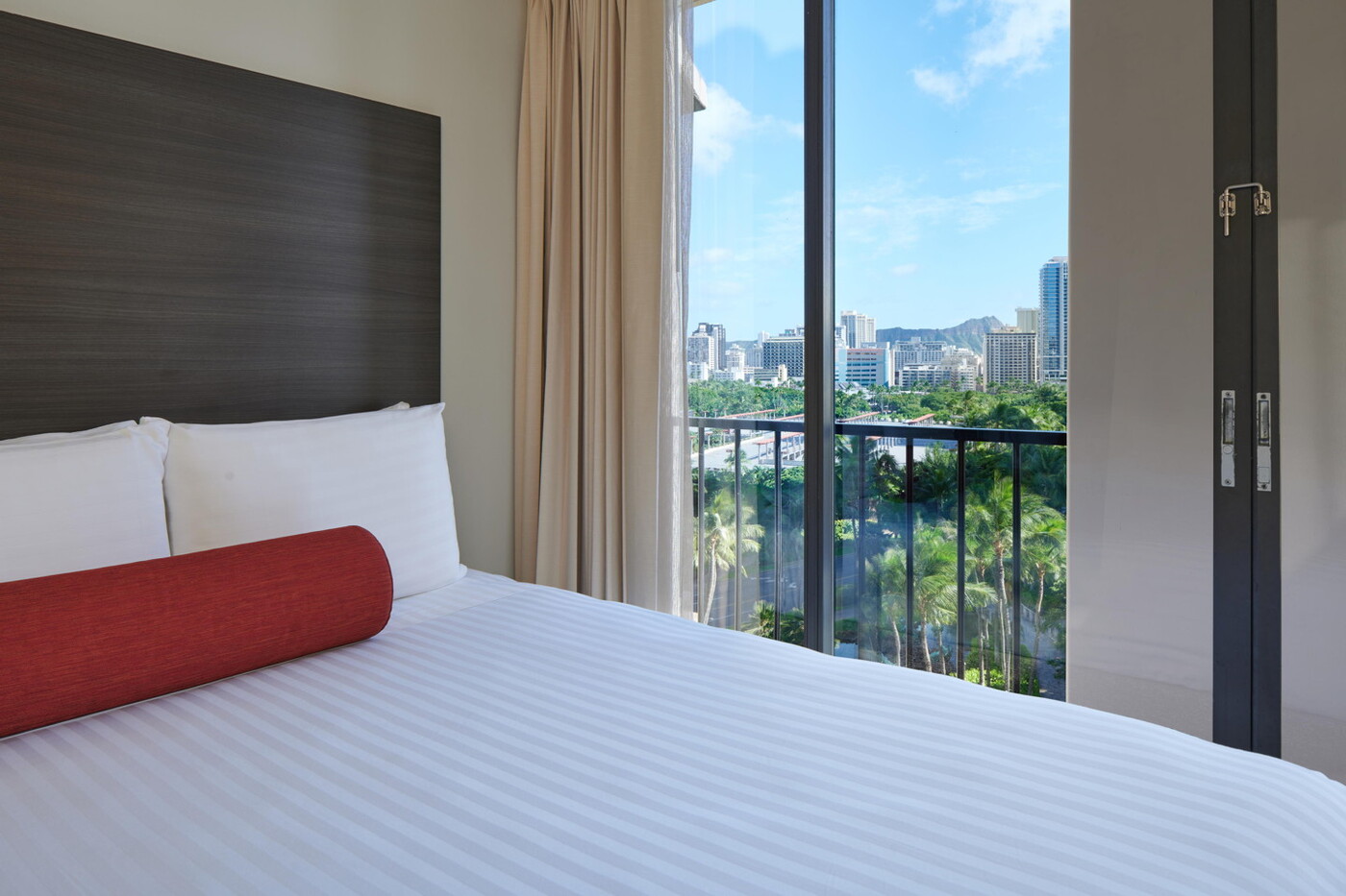 Newly Renovated Hotel Suites Waikiki | Aqua Palms Waikiki